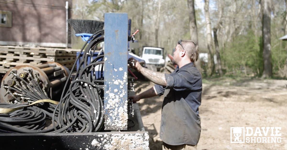 Jason Lipscomb and Keith Monistere's House Moving in Loranger, LA ...